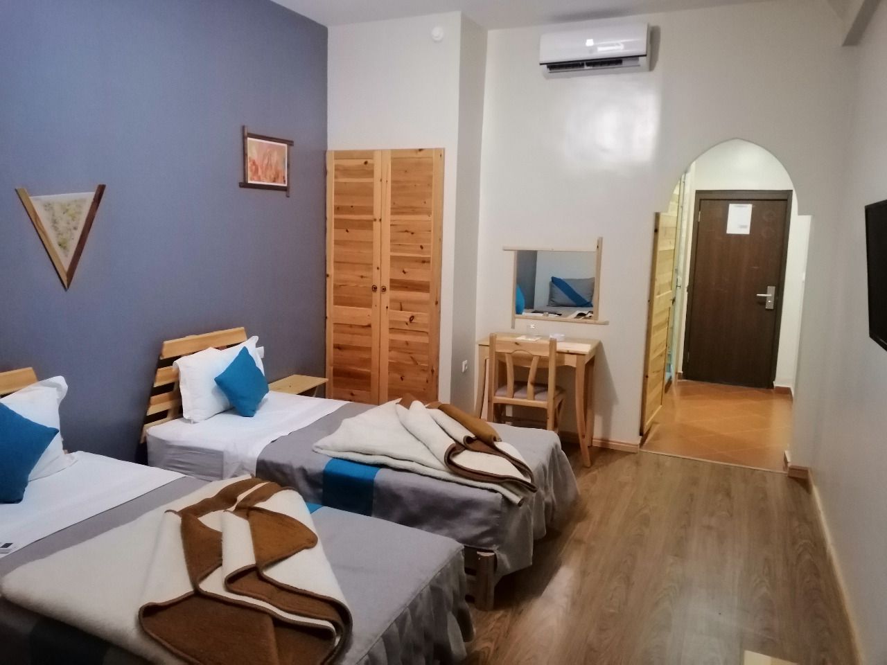 Chambre TRIPLE (3 PERSONNES) / P.Déjeuner OFFERT - Hotel-cactus